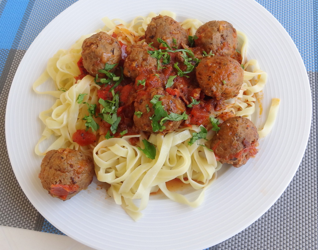 Meat Balls in Tomato Sauce With Tagliatelle – Tabkhet el yom