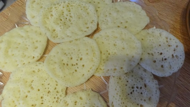 Atayef With Cheese (Arabic Version of Pancake Filled With Cheese ...